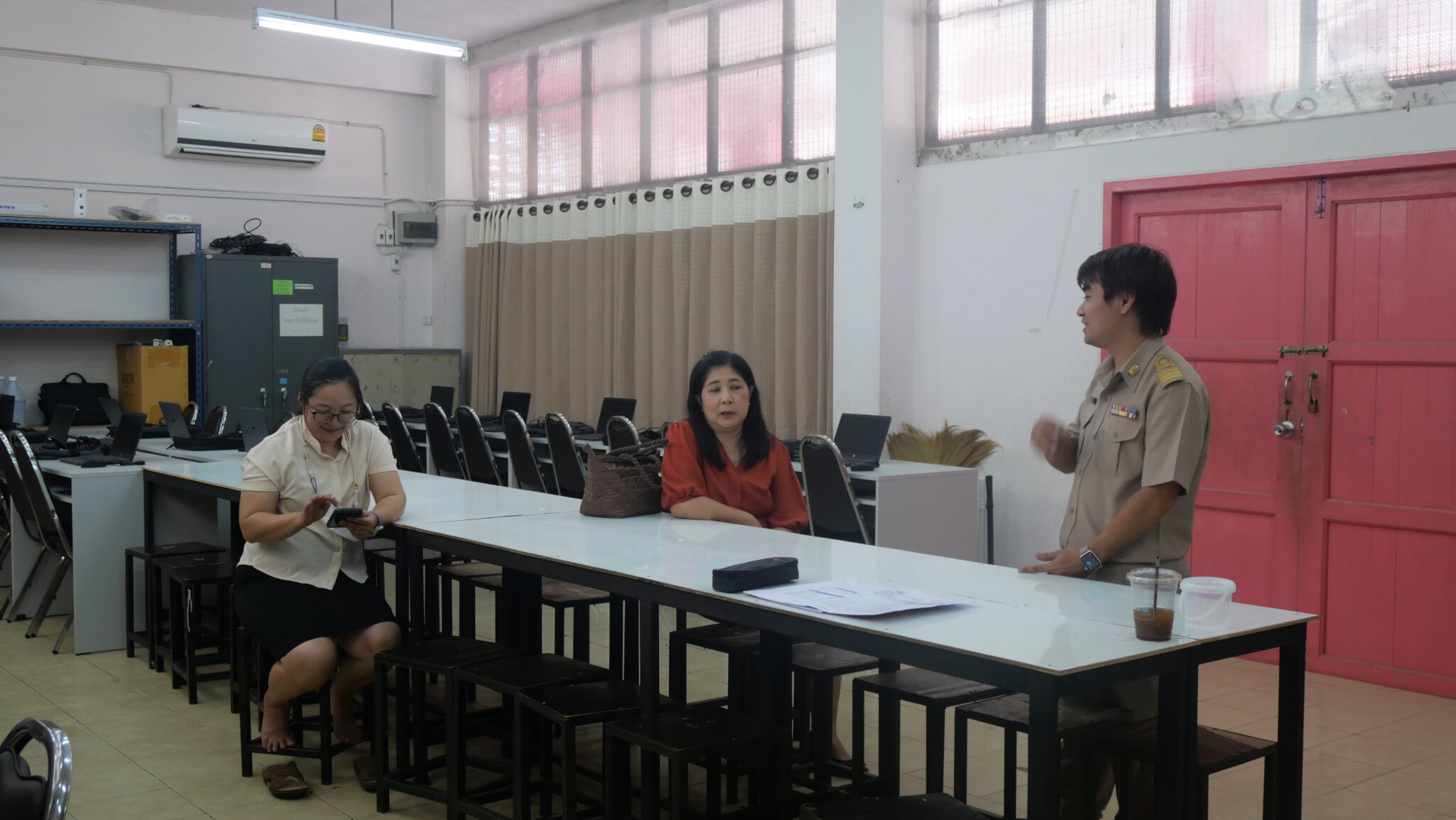 กลุ่ม DLICT ดำเนินการตรวจสอบคุณลักษณะเฉพาะครุภัณฑ์ระบบคอมพิวเตอร์พร้อมอุปกรณ์การเรียนการสอน ...